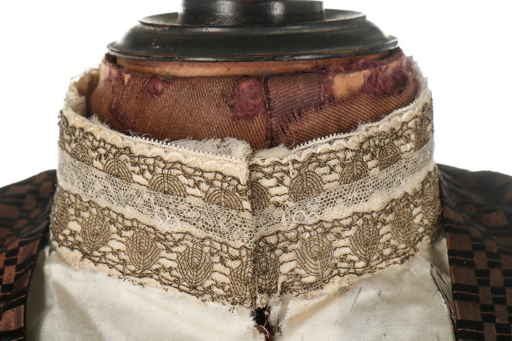 Lot 39 - A Maison Rouff brown and black checked