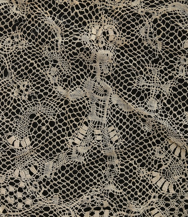 Lot 328 - A group of mainly 18th century lace,