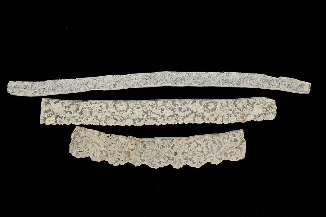 Lot 328 - A group of mainly 18th century lace,