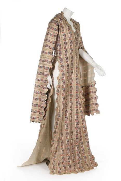 Lot 355 - A woman's anteri robe, Ottoman, mid 19th