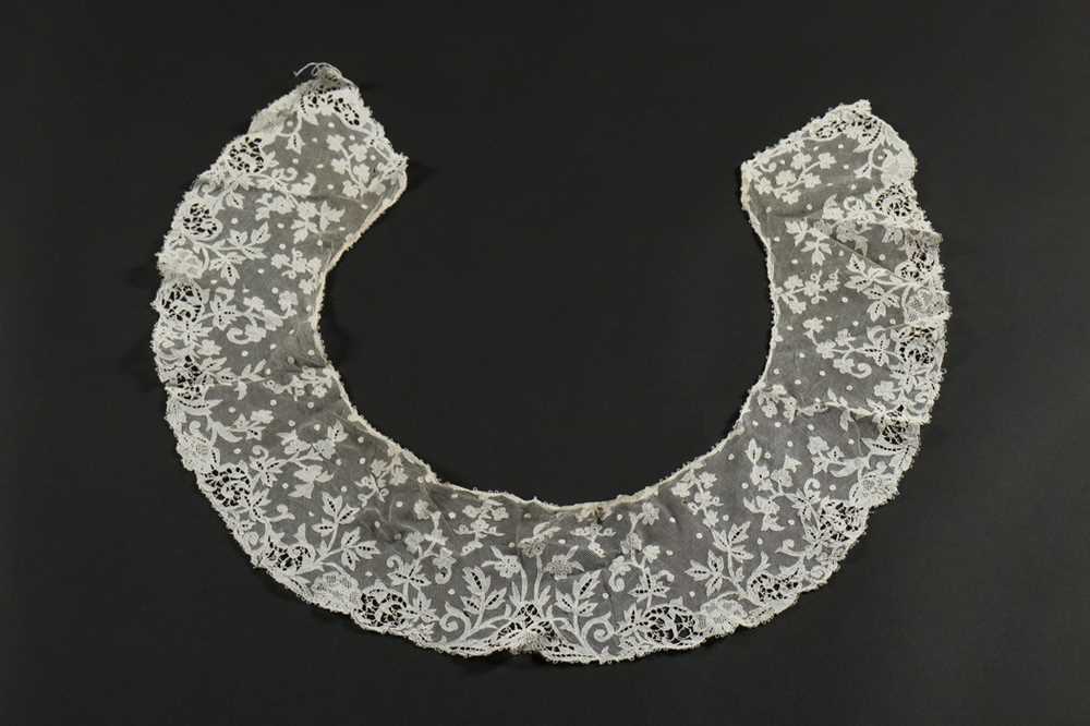 Lot 397 - A good general collection of lace, mainly