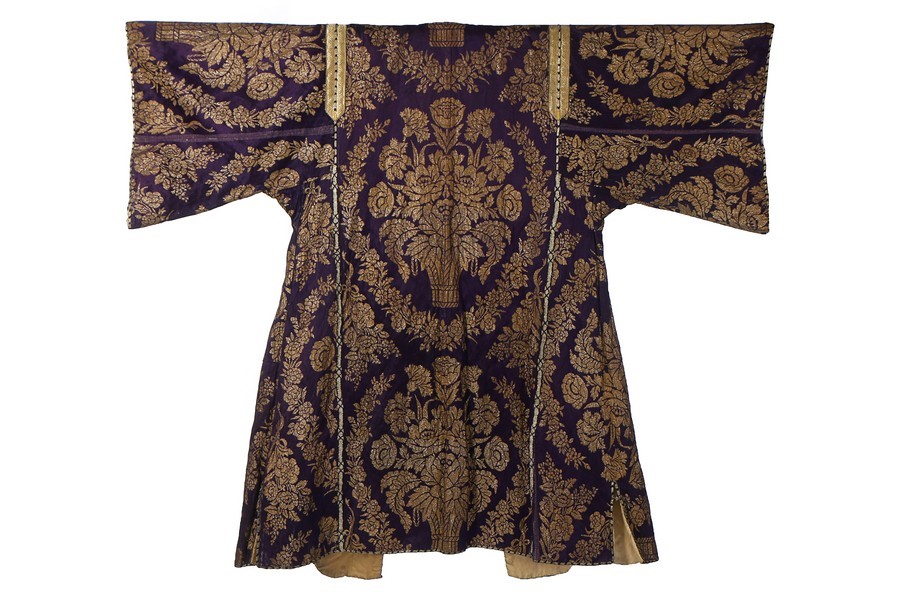 Lot 424 - A fine brocaded robe, Moroccan, early 20th