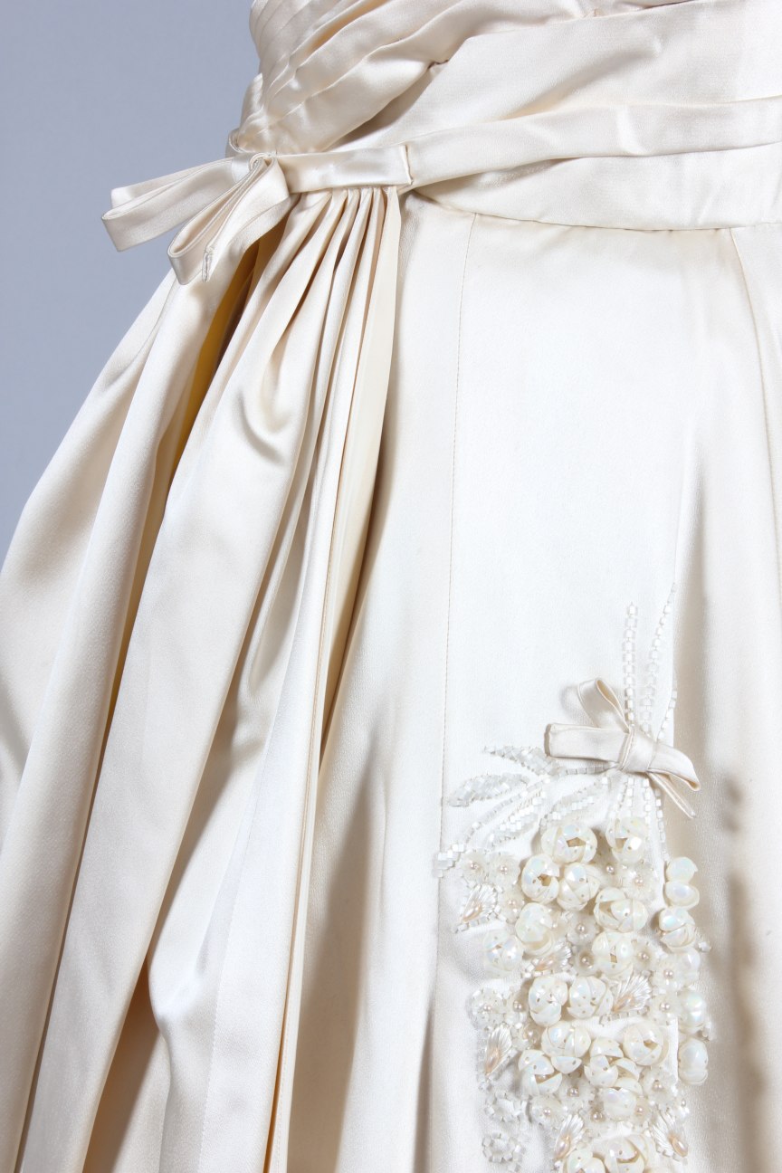 Lot 120 - A Maison Worth couture ivory satin bridal