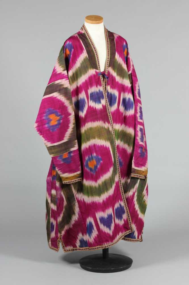 Lot 353 - A woven cotton/silk ikat khalat/coat, Uzbek